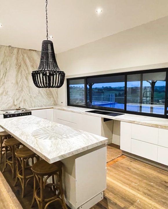 Beautiful and handy kitchen design - Baltic Stonemason Professional